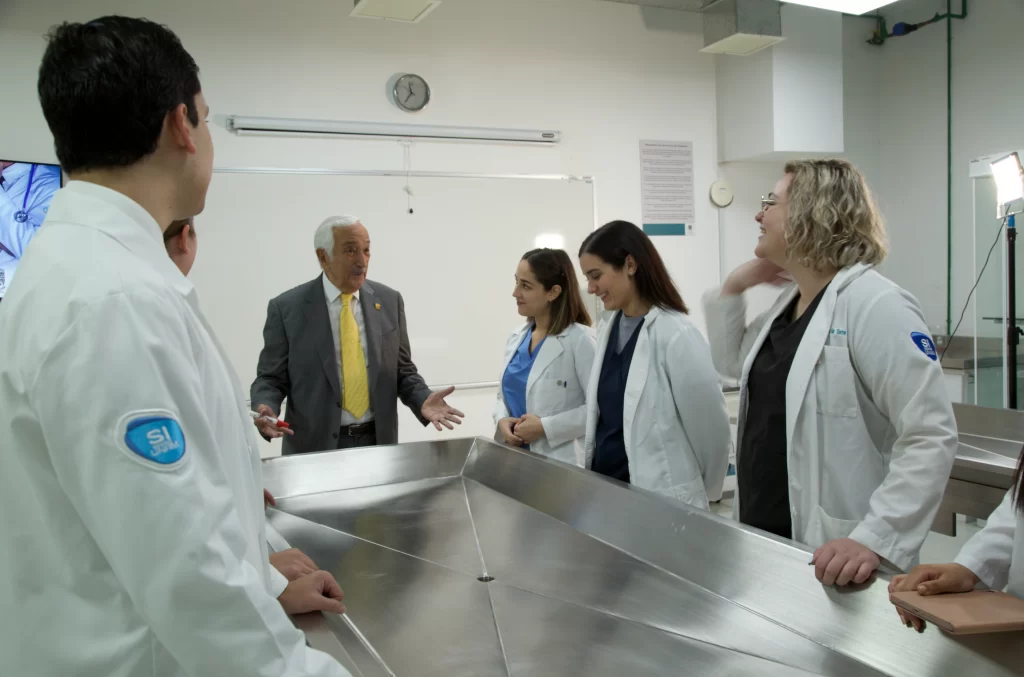 ¿Cómo elegir la mejor escuela de medicina en México? - Tops México ...